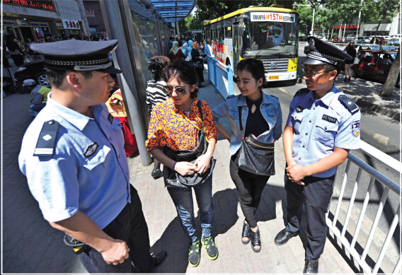 乌鲁木齐市公安局荣获全国五一劳动奖章 民警 便衣 凤凰资讯