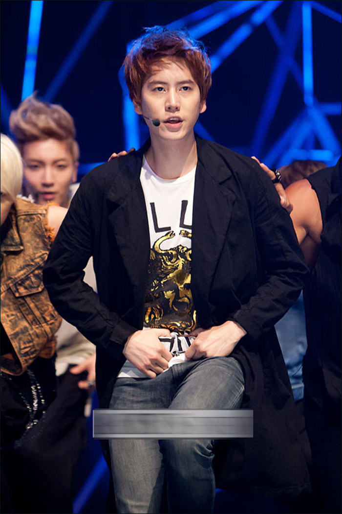 Super Junior强势来袭 回归舞台点燃粉丝热情(高清组图)_音乐频道_凤凰网